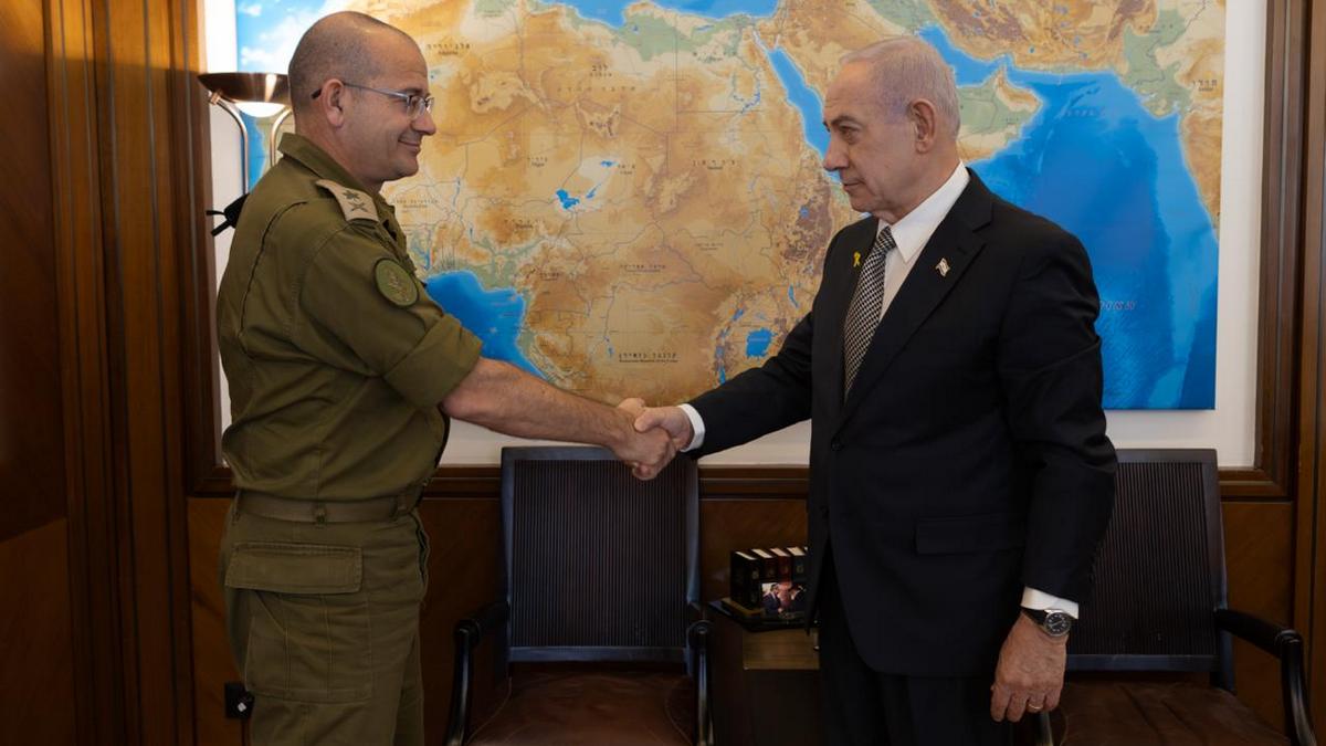 Книга Алекс Риф раскрывает биографию будущего главы "Моссада"